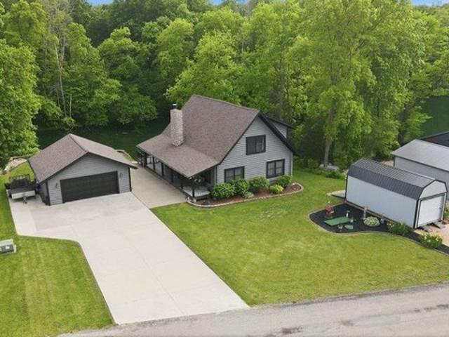 106 Orchard Dr, Denver, IA 50622