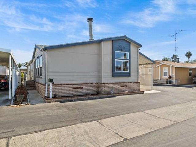 106 Osprey Ln, Fountain Valley, CA 92708