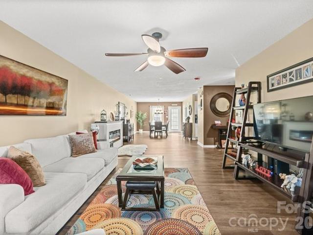 106 Locomotive Dr Unit 201, Mooresville, NC 28115