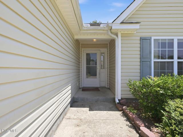 106 Lakeside Green Drive