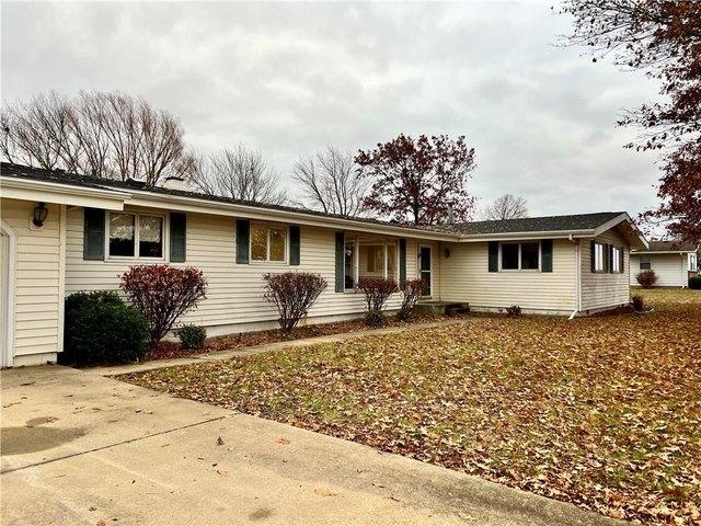 106 Lakeview Dr, Gibson City, IL 60936