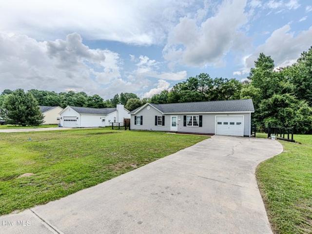 106 Linden Rd, Richlands, NC 28574