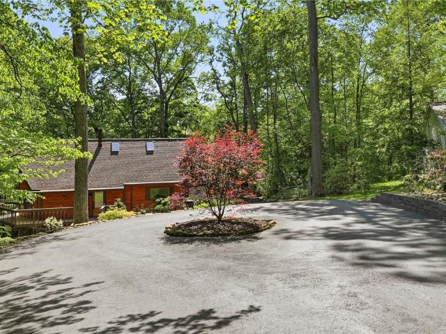 106 Lyndon Ln