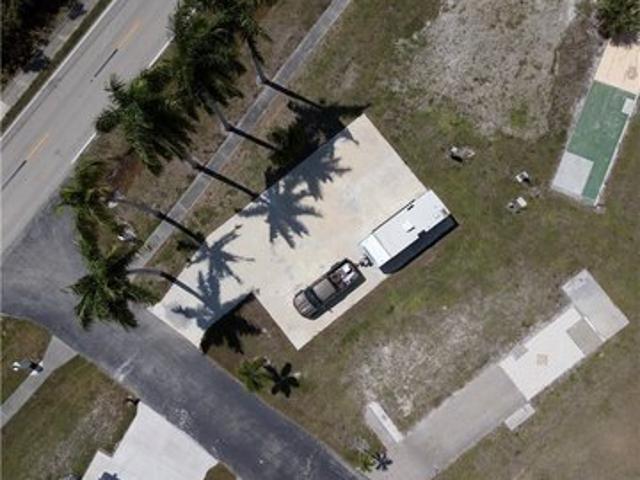 106 Maple Ln, Fort Myers, FL 33908