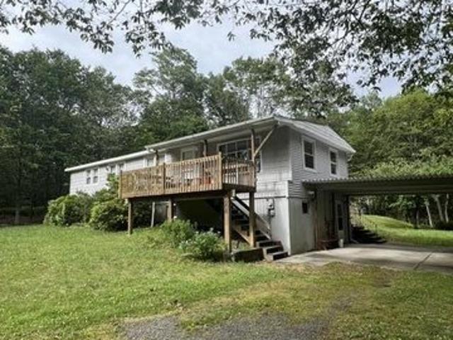 106 Marro Rd, Canadensis, PA 18325