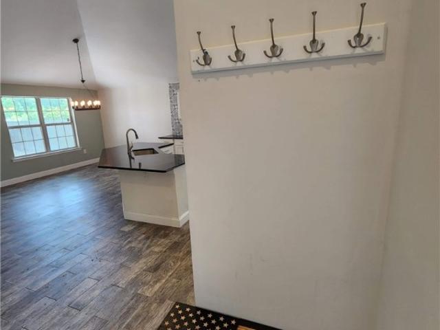 106 Meadowside Lane