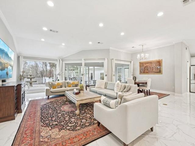 106 Mignon Ln, Houston, TX 77024