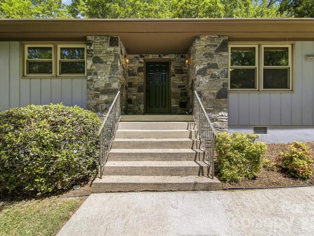 106 Muirfield Court