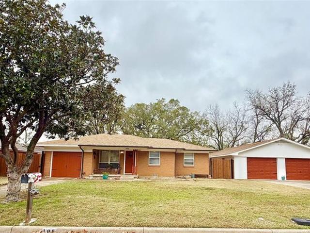 106 N 9th St, Sanger, TX 76266