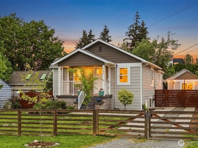 106 N 100th St, Seattle, WA 98133
