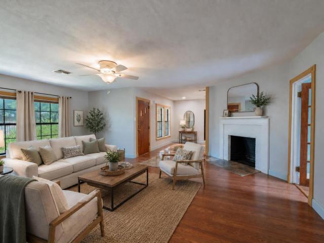 106 N Avenue C