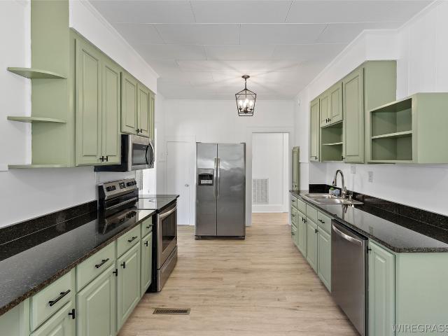 106 N Broadway Street