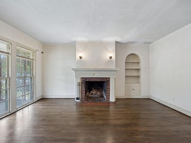 106 N Briscoe Blvd, Dallas, TX 75211