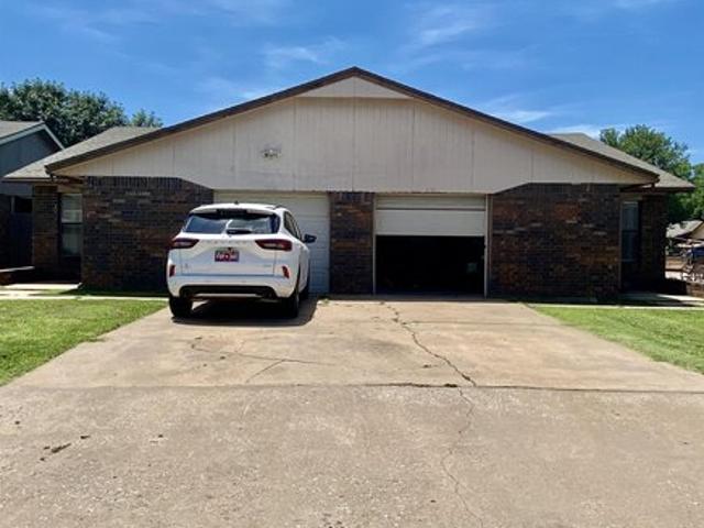 106 N Eufaula Dr, Enid, OK 73703
