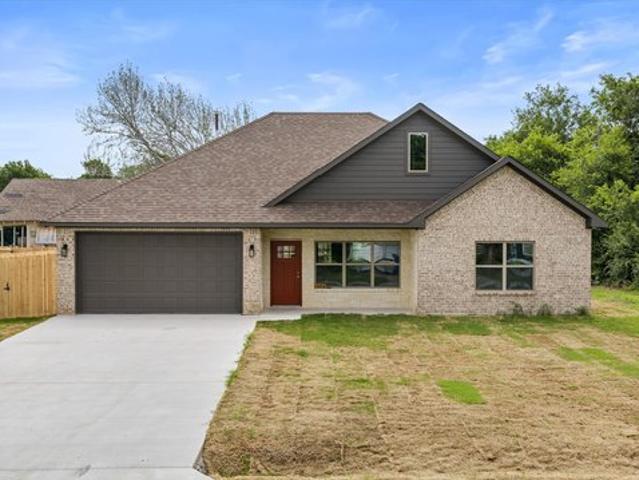 106 N Lackey St, Tom Bean, TX 75489