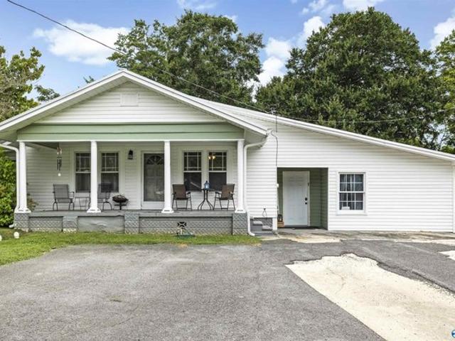 106 N McCleskey St, Boaz, AL 35957