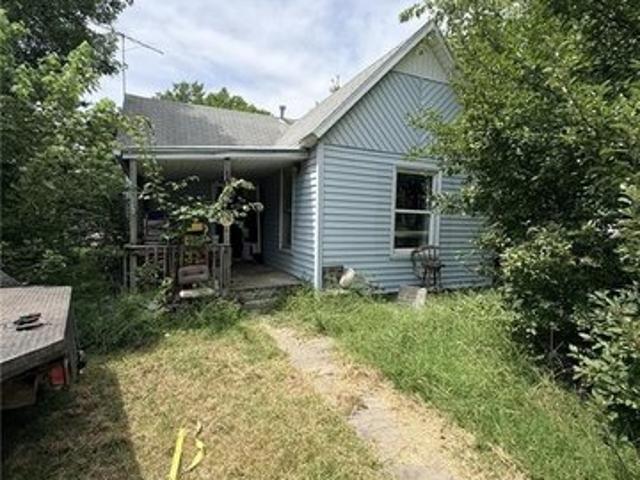 106 N Main St, Chilhowee, MO 64733