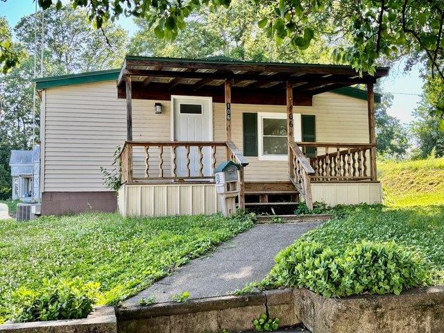 106 N Market St, Mount Carmel, IL 62863