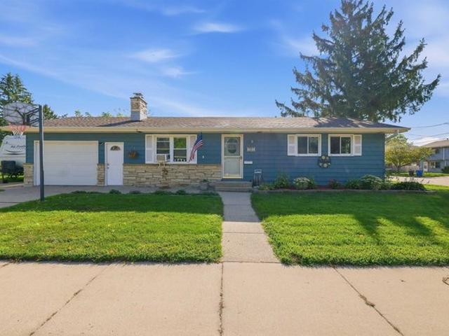 106 N Meadow St, Oshkosh, WI 54902