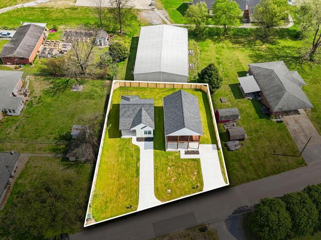 106 N Moss Avenue