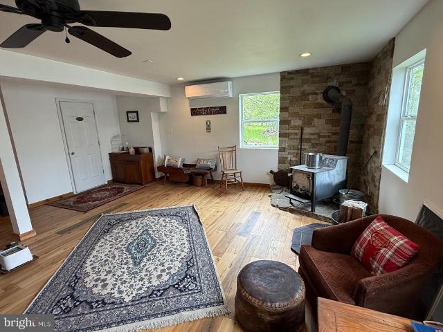 106 N Rock Ridge Lane