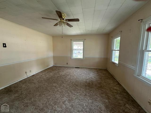 106 N Stephan Lane N