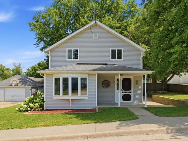 106 NE Tyler St, Cascade, IA 52033