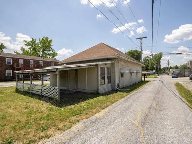 106 S Locust St, Sesser, IL 62884