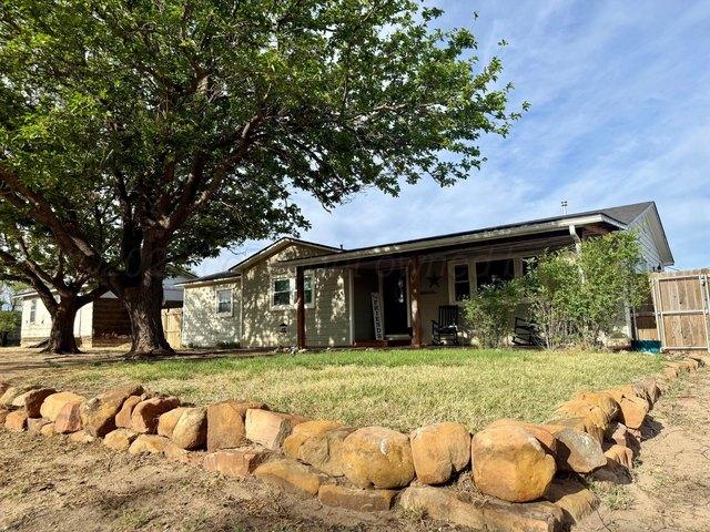 106 S Morse Ave, Stinnett, TX 79083