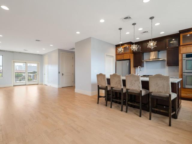 106 S Niles Avenue