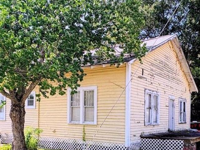 106 S Strahan St, Poplarville, MS 39470