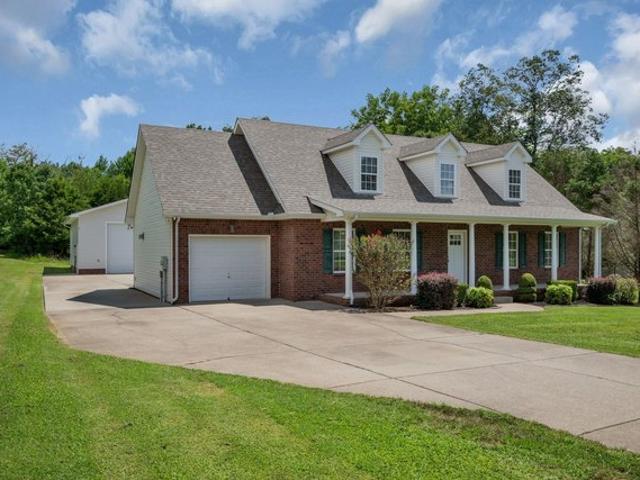 106 Sherrolyn Ct, Burns, TN 37029