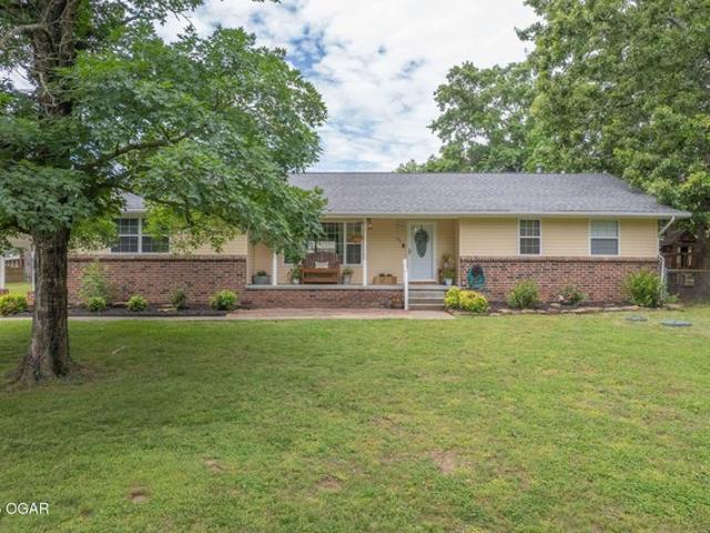106 Sherwood Dr, Seneca, MO 64865