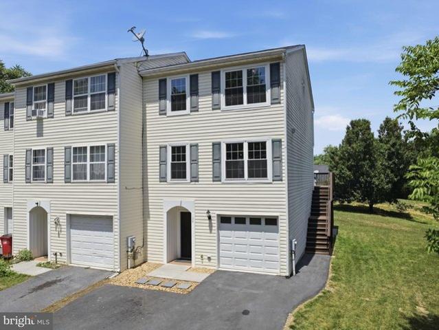 106 Sir Washington St, Inwood, WV 25428