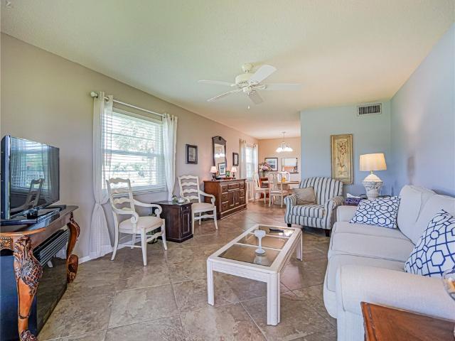 106 Spring Lake Ct, Unit 201, Vero Beach, FL 32962 | MLS #295197