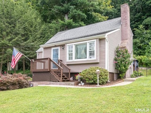 106 Steinmann Ave, Middlebury, CT 06762