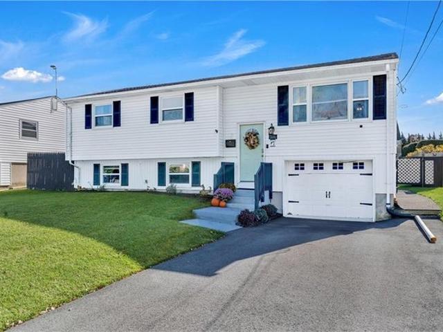 106 Stella Dr, North Providence, RI 02911