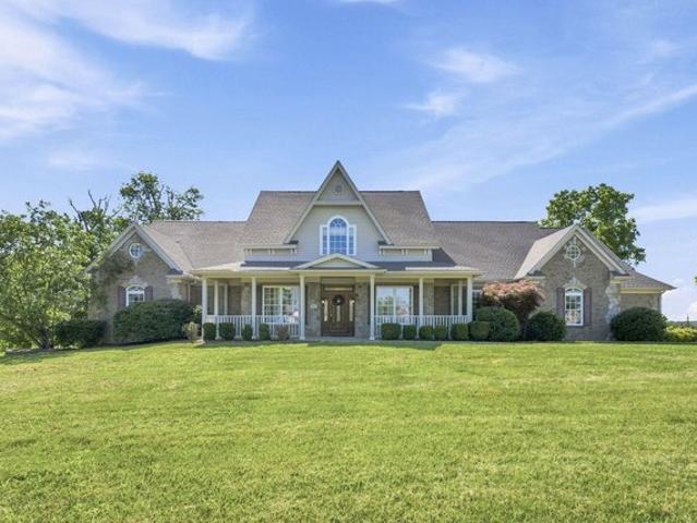 106 Stirling Ln, Versailles, KY 40383