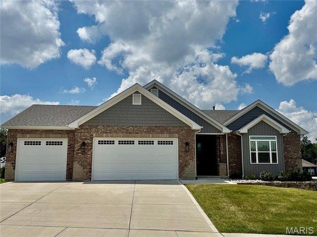 106 Stone Canyon Blvd, Foristell, MO 63348