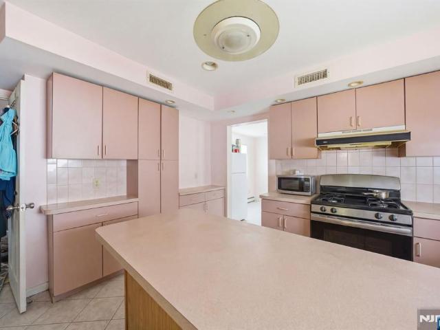 106 Summit Avenue