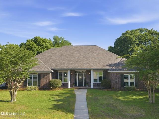 106 Surgeres Pl, Ocean Springs, MS 39564