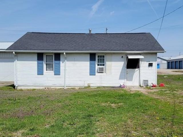 106 SW 2nd St, Loogootee, IN 47553