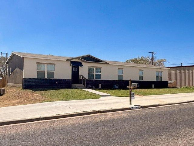 106 SW 5th St, Andrews, TX 79714