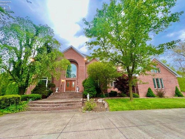 106 Sycamore Woods Ln, Tiffin, OH 44883