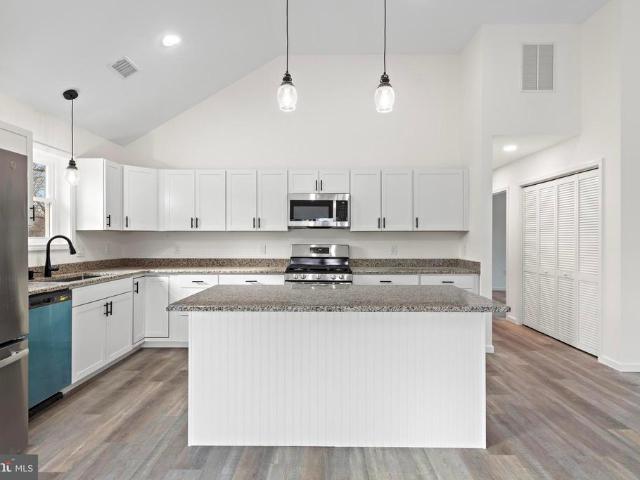 106 Polonia Way