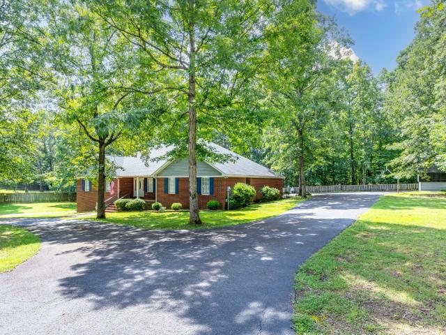 106 Parkwood Ln
