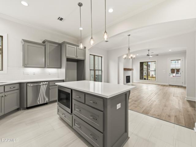 106 Provincetown Ln, Youngsville, LA 70592 | MLS #RA2500006