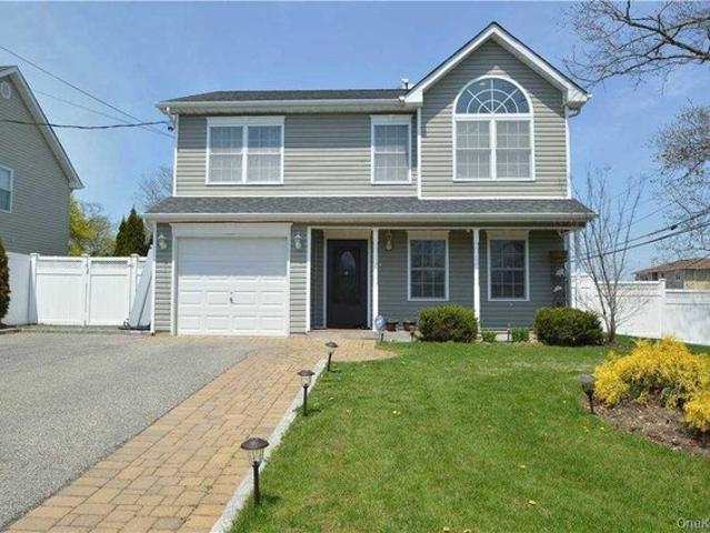 106 Roosevelt Ave, Massapequa, NY 11758
