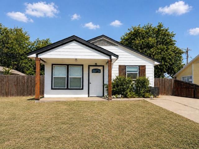106 Raymond St, Bowie, TX 76230