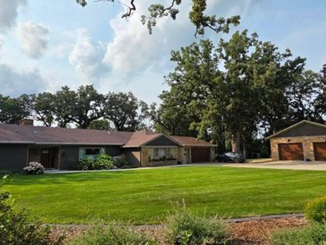 106 Ridge Rd, Albert Lea, MN 56007